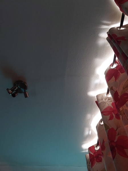 Cracks under wallpaper in ceiling | Mumsnet